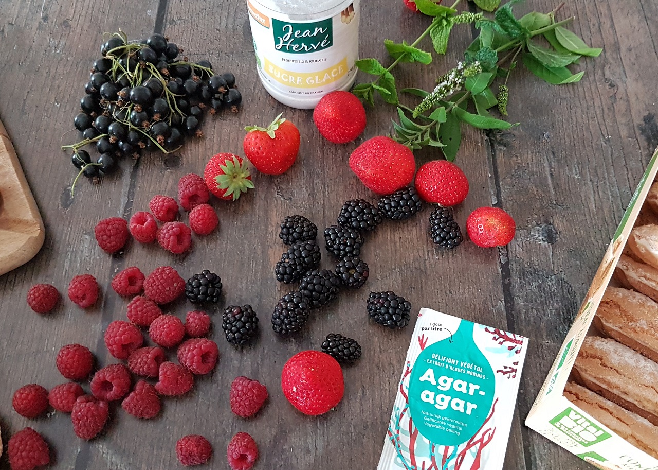 Verrines de mousse de fruits rouges (sans lait) – Cuisine-moi un Fenouil